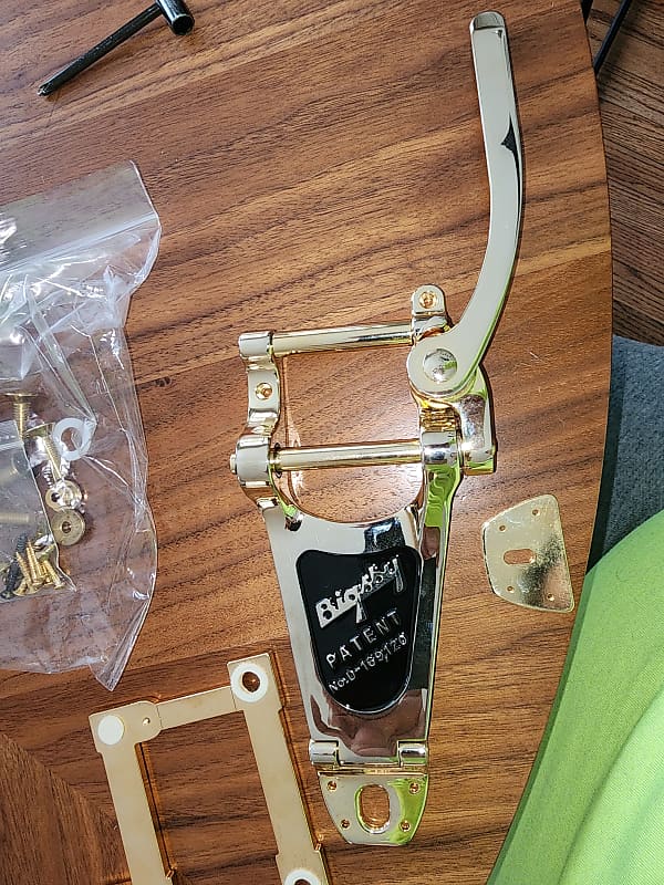 Bigsby B7 WITH VIBRAMATE - Gold | Reverb
