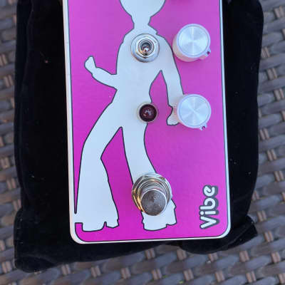 Rare Buzz Effects 1970 Vibe Pedal - Pink Vibrato | Reverb