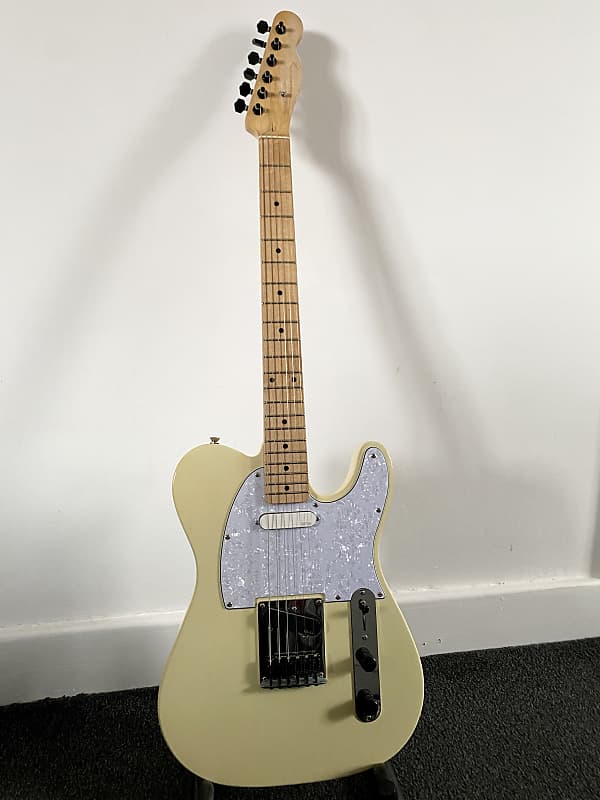 Squier Telecaster EMG Pickups w/ Hardcase | Reverb UK