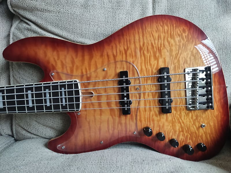 Left handed Sire V9 5 String | Reverb UK