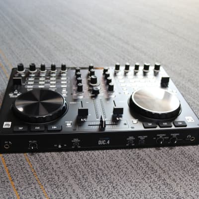 Stanton DJC.4 Digital DJ Controller with Built-In Audio | Reverb