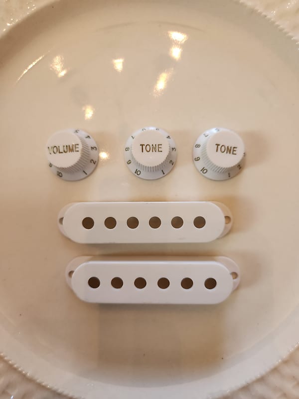 Unknown Strat Style Knobs 1 White | Reverb