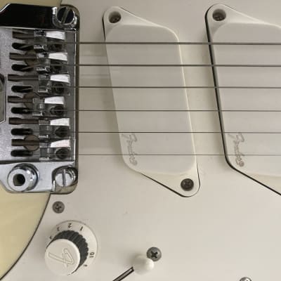 Fender Performer Made in Japan 1985 White/yellow | Reverb