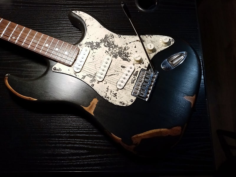 FENDER SQUIER STRATOCASTER"RELIC" | Reverb