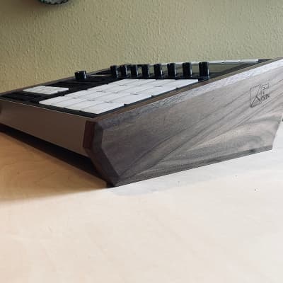 Native Instruments Maschine MK3 Desktop Stand | Reverb