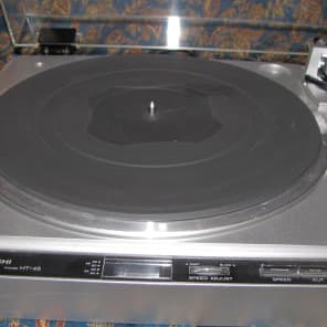 Hitachi HT- 45 Direct-Drive Turntable 1982 Silver and black | Reverb