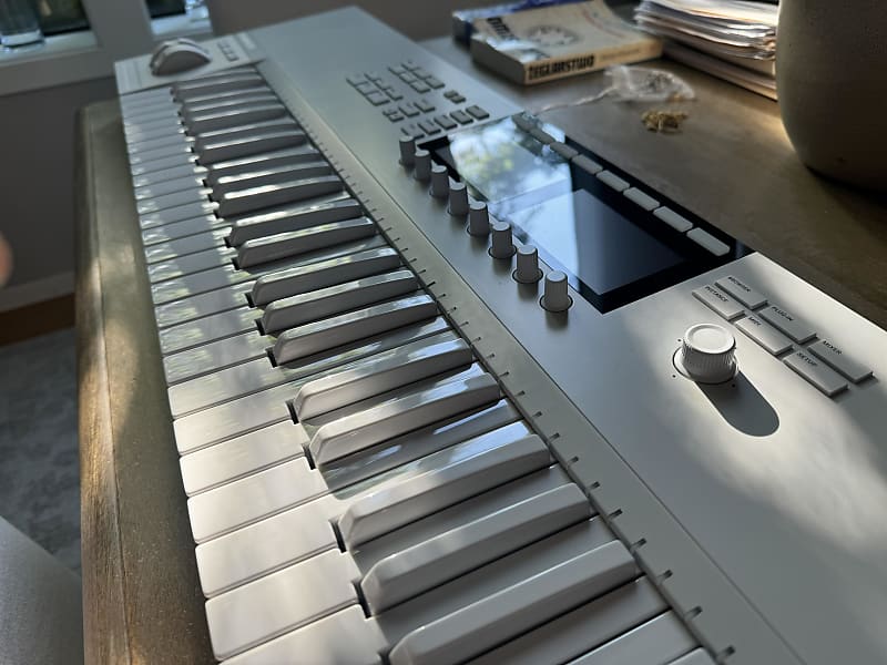 Native Instruments Komplete S61 MK2 - Limited Edition White | Reverb