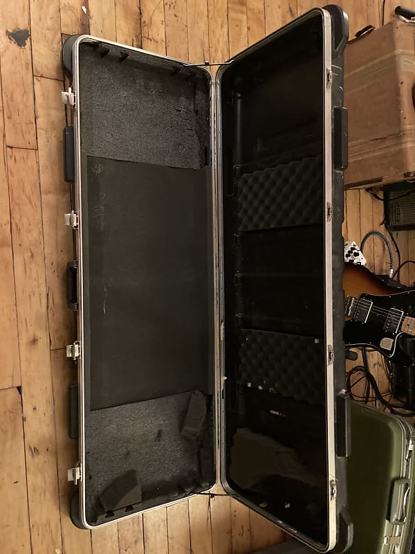 SKB 88 Key Flight Case 2000's | Reverb