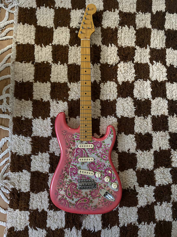 Fender Stratocaster 2007-2008 - Pink Paisley | Reverb
