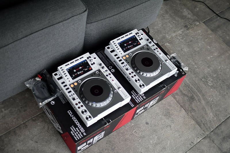 VG white Limited 2x Pioneer CDJ 2000 NXS2 Boxed | Reverb Italia