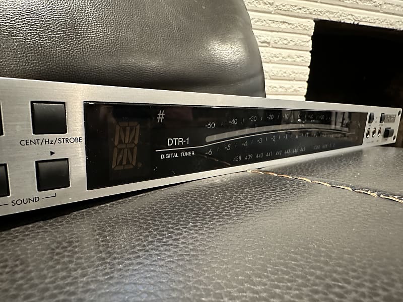 Korg ToneWorks DTR-1 Digital Tuner with rack mount Silver | Reverb