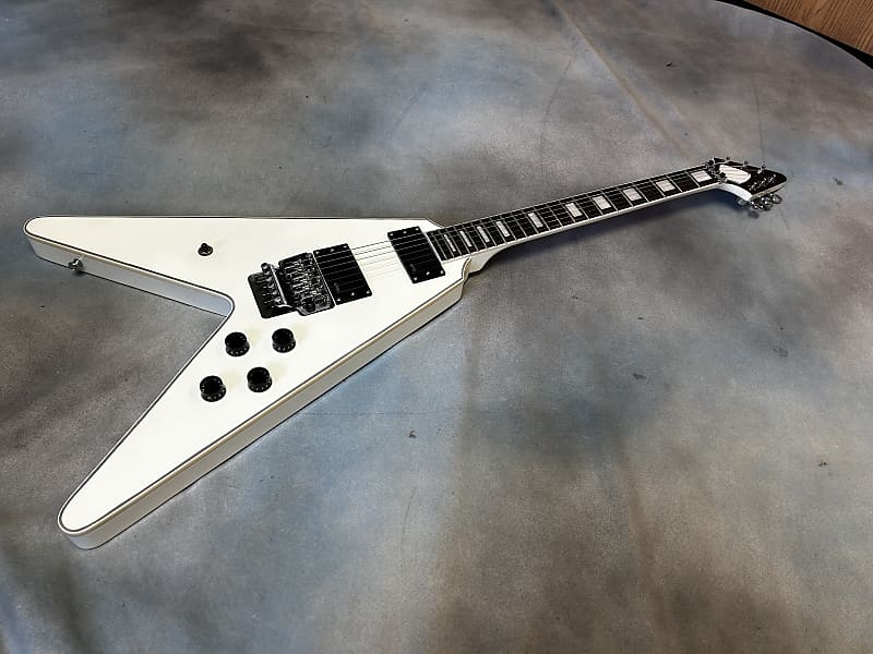 Unknown Brand Flying V White | Reverb