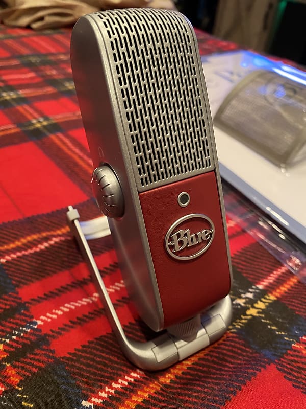 Blue Raspberry usb microphone Gray and red | Reverb