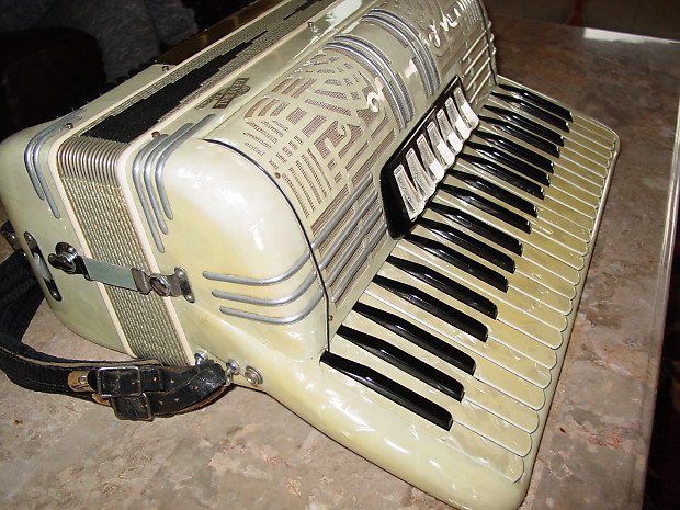 General Accordion Mfg. 3/5 reed 18 inch keyboard | Reverb