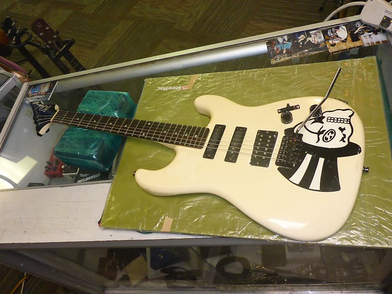 B.C. Rich Rave II - Aged White | Reverb