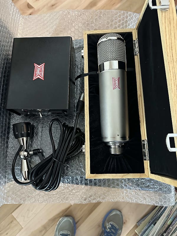 BeesNeez Microphones BU47 new old style logo | Reverb