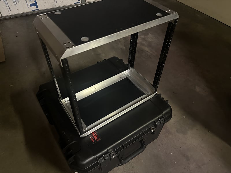 SKB 10U iSeries Injection Molded Fly Rack + Waterproof Case | Reverb