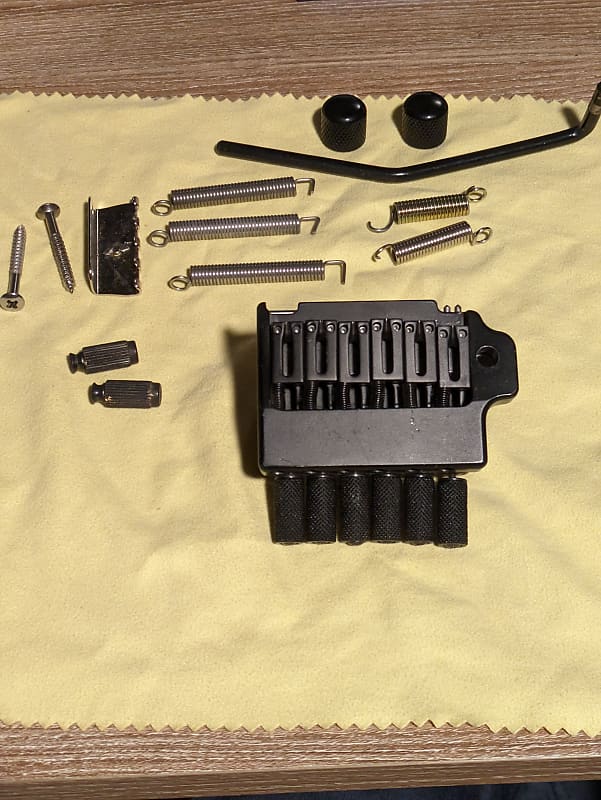 Hipshot 6 string headless Tremolo 2020s - Black | Reverb