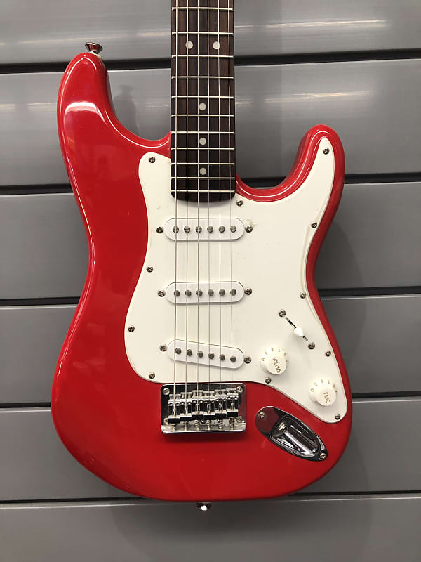 Squier Mini Stratocaster 2000’s - Red | Reverb