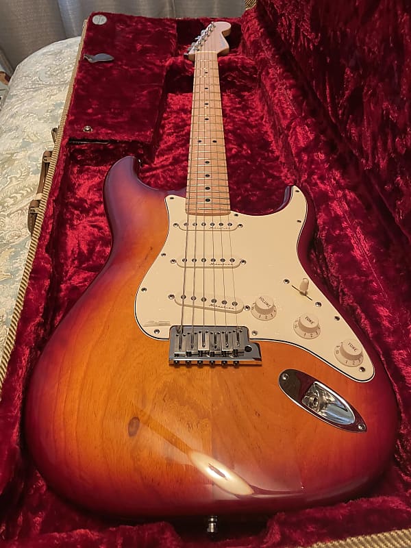 Fender Custom Shop RB Classic Stratocaster 2000 - Cherry | Reverb