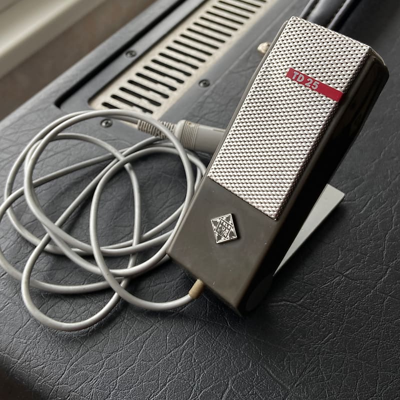 Telefunken TD25 dynamic microphone | Reverb
