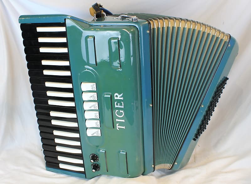 7219 - Blue Moon Titano Tiger Combo Piano Accordion LMQ 36 72 | Reverb