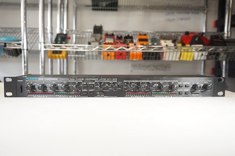 Alesis 3630 Dual-Channel Compressor /Limiter with Gate | Reverb
