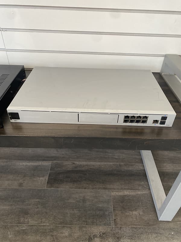 Ubiquiti Networks UniFi Dream Pro | Reverb