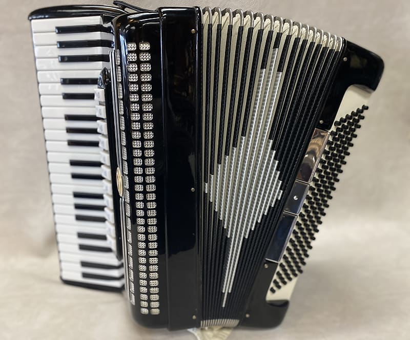 CROWN 4-REED ACCORDION TRIPLE MUSETTE #CCR320 | Reverb