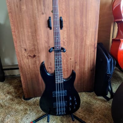 PEAVEY DYNA-BASS SERIES bass guitars