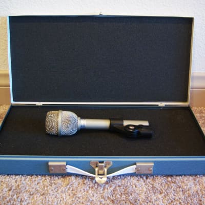 DrAlienSmith Alien8 Figure 8 Dynamic Microphone | Reverb Australia