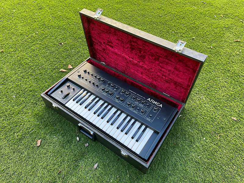 Alisa 1387 - Russian analog synthesizer | Reverb