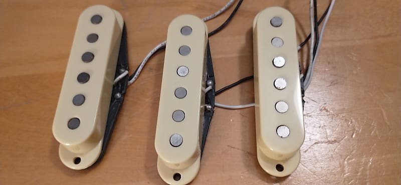 Fender Japan Hank Marvin / Aria Pro Hybrid Strat Single Coil | Reverb