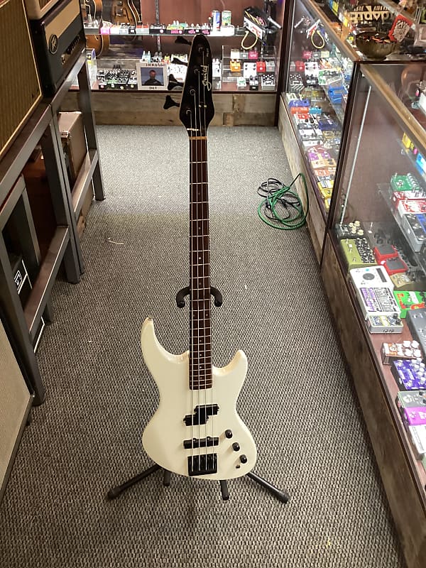 Guild Pilot - White | Reverb