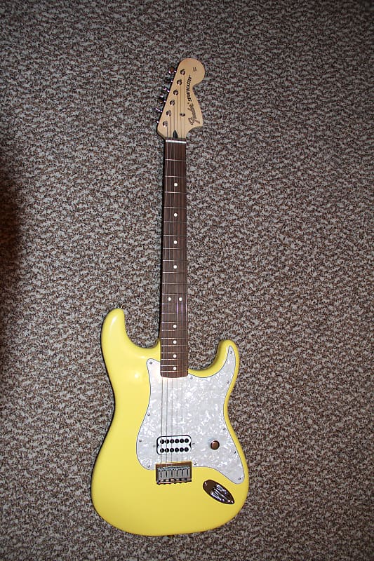 Fender stratocaster - Yellow | Reverb