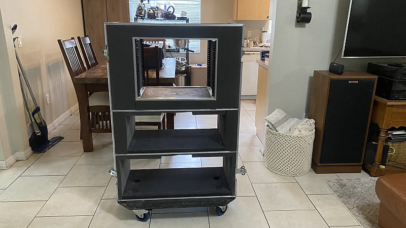 Guitar head vault with rack mounts Guitar amp road case 2015 | Reverb