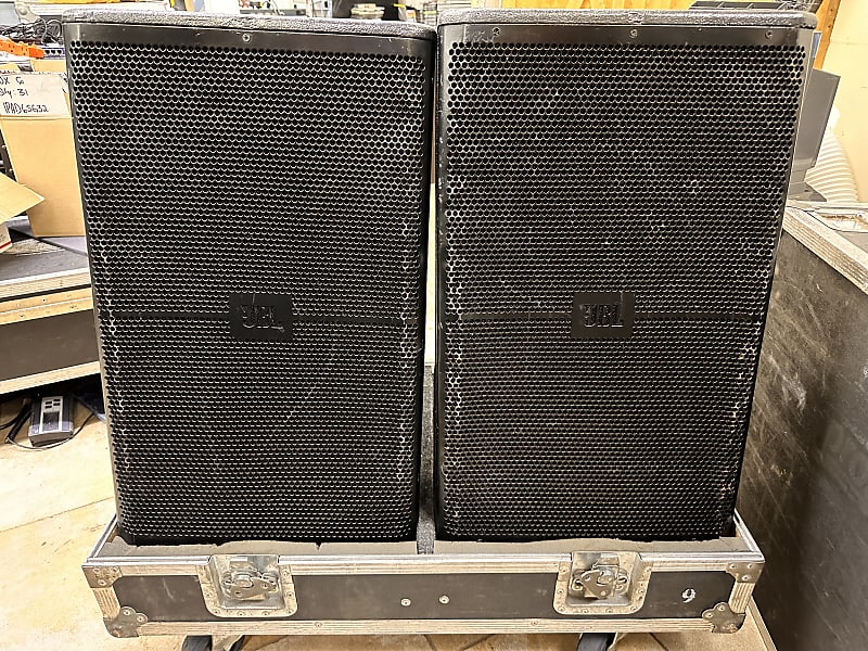 Pair of JBL SRX715 15" 2-Way Full Range Speakers in Road Case | Reverb