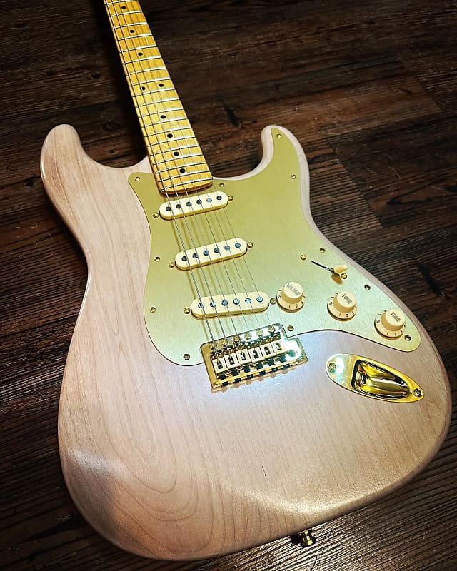 Fender Stratocaster 2000s - Olympic White | Reverb
