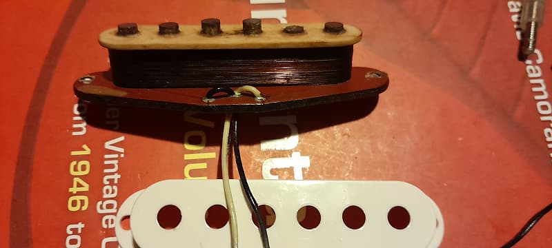 Pickup 1982 Red Bottom - Fender Stratocaster - | Reverb Australia