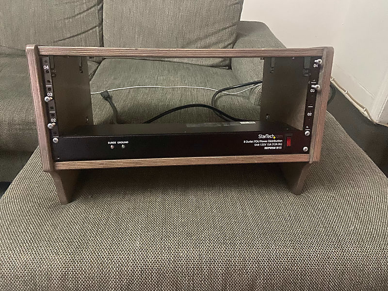 Sound Town 4U Angled Desktop Turret Studio Rack (SDRK-4SLB) | Reverb