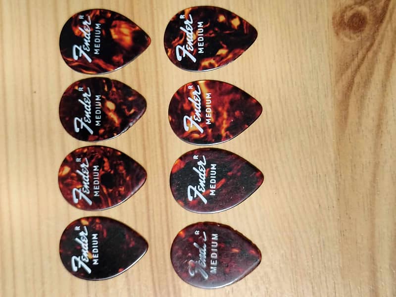 Fender 1970's MED Teardrop/Jazz/Mandolin Picks (x8) | Reverb
