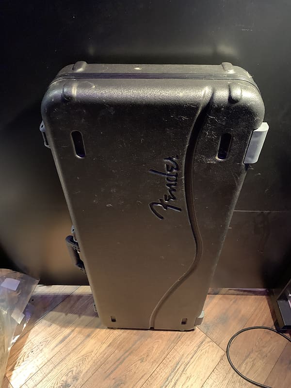 Fender Hard Guitar Case w/ Lock | Reverb
