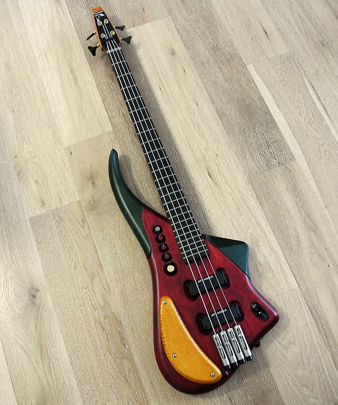 Does anyone know can to get near this tone on this 2pac song? : r ...