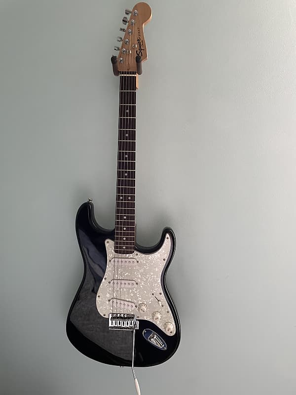 Fender Squire Strat 2018 Black w/White Pearl Pickguard | Reverb