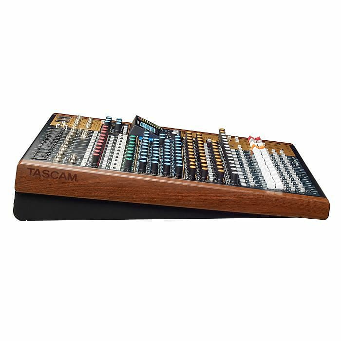 Tascam Model 16 Digital Multitrack Recorder With 14 | Reverb UK