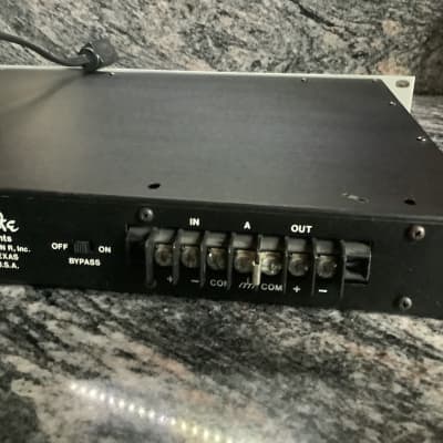 White Instruments 4700 1 Channel 1/3 Octave Programable | Reverb