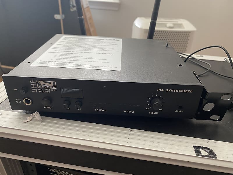 Anchor Audio UHF 6400 Wireless Mic, Receiver andTransmitter | Reverb