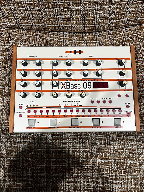 JoMoX Xbase 09 | Reverb