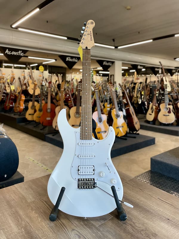 Yamaha PACIFICA PAC012 WHITE | Reverb