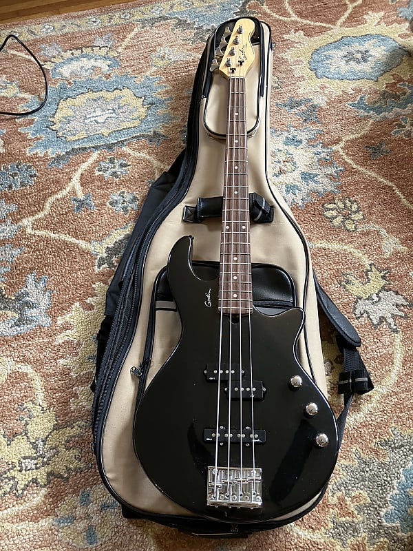 Godin Freeway 4 Bass - black | Reverb
